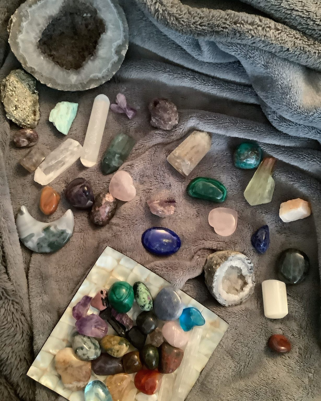 Bonnie Gillespie - I work with the stars. I'm an Emmy-honored casting ...